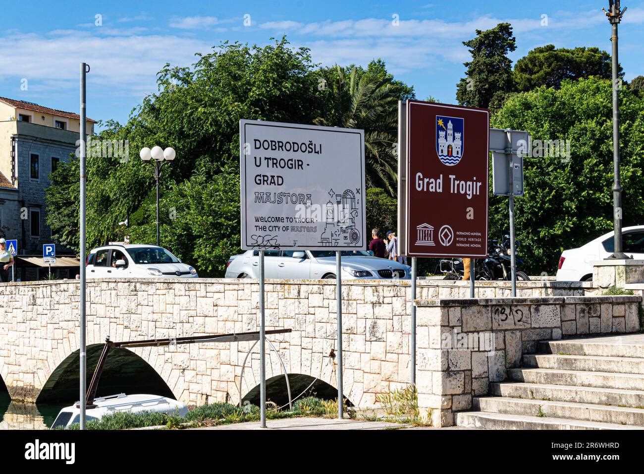 The 3 arch bridge connecting the ancient city of Trogir to mainland ...