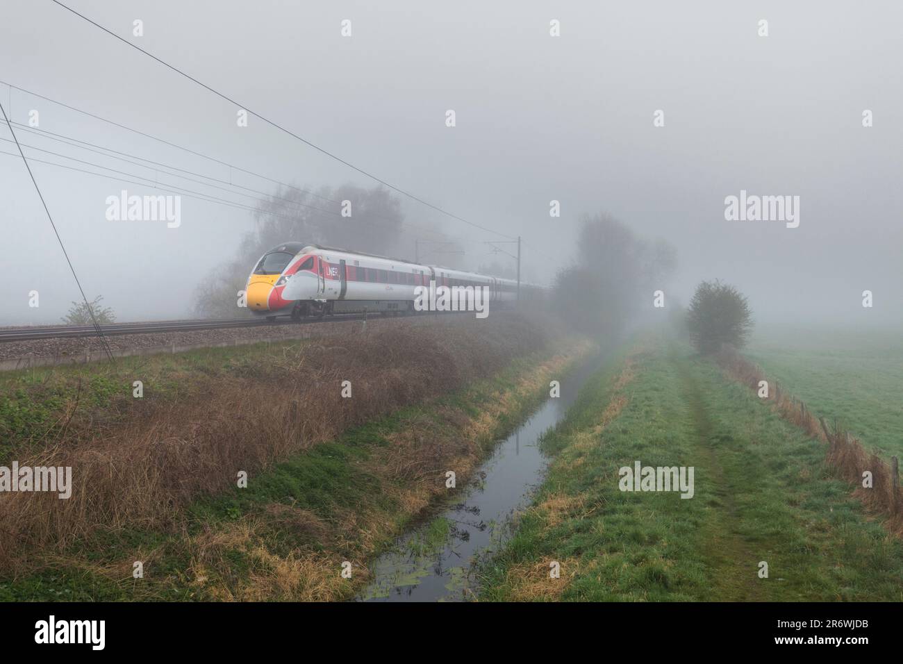 Bi mode trains hi-res stock photography and images - Alamy