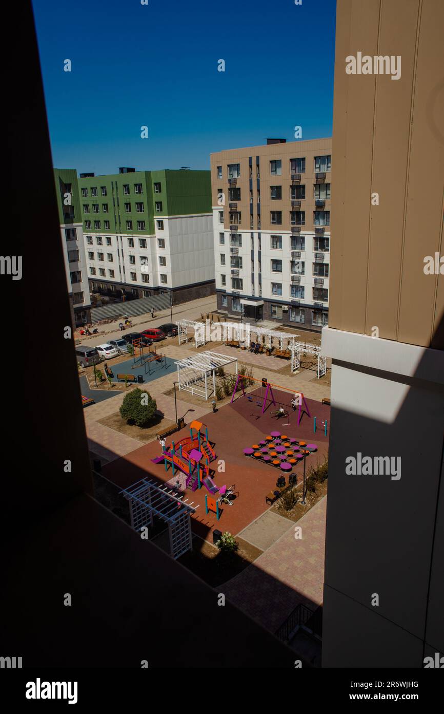 Community courtyard apartment architecture hi-res stock photography and ...