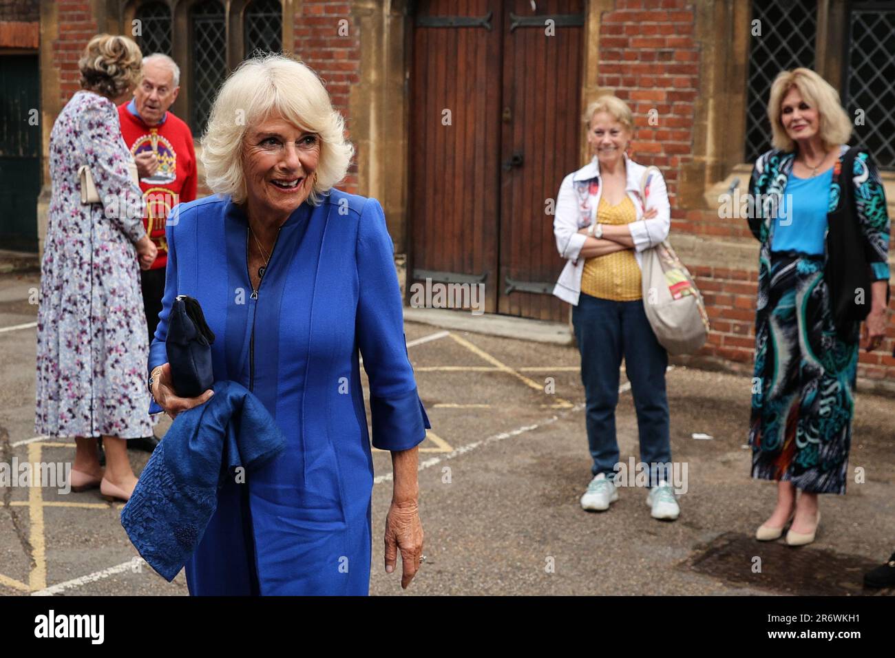 Queen Camilla arrives for a reception with authors, actors and lovers ...