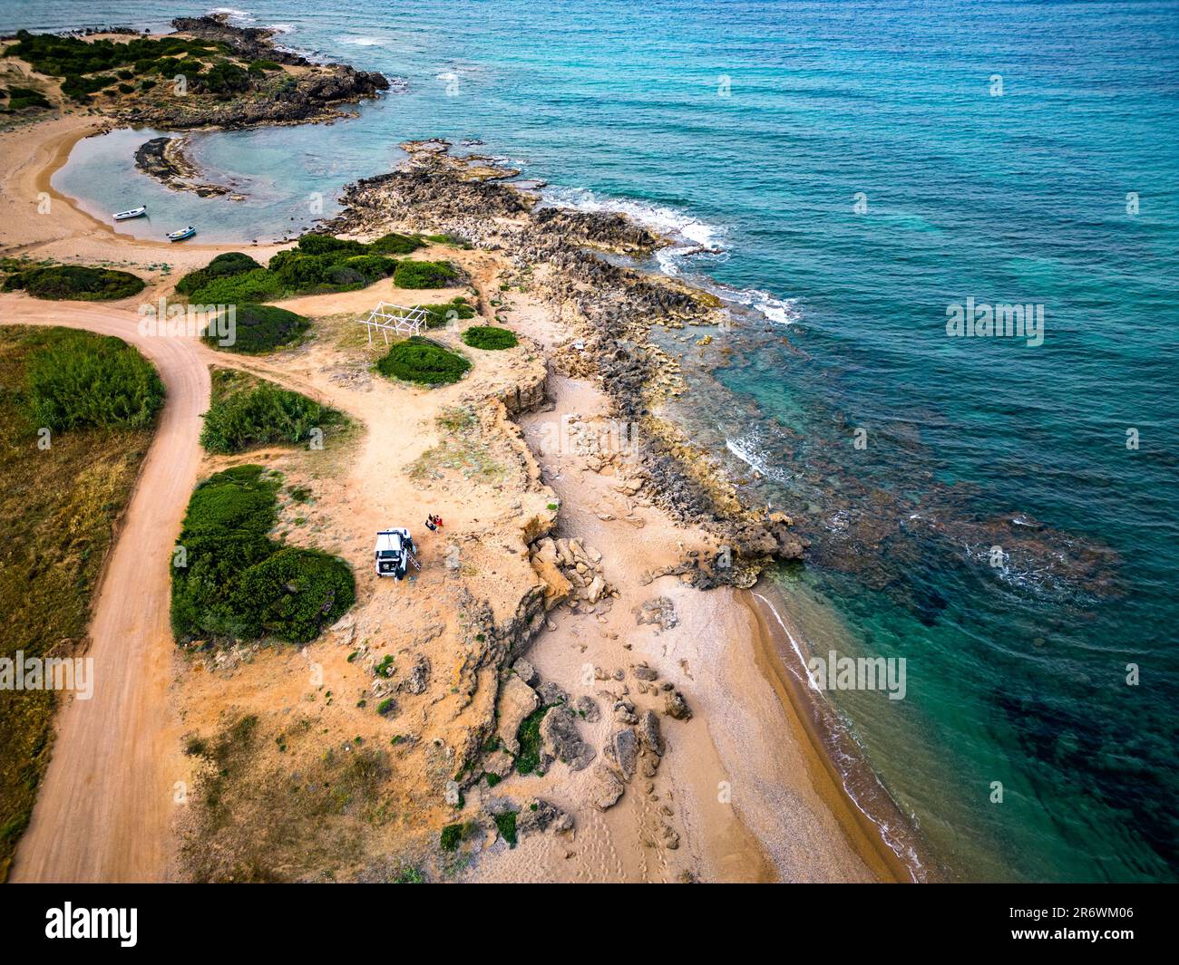 Blue ocean shoreline hi-res stock photography and images - Alamy