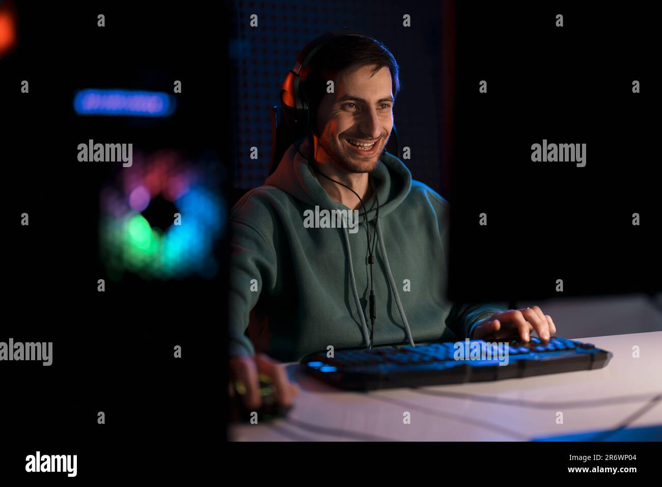 Professional male gamer playing hi-res stock photography and images - Alamy