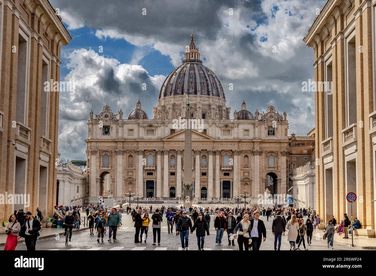 People walking along Via della Conciliazione The Road of Conciliation ...