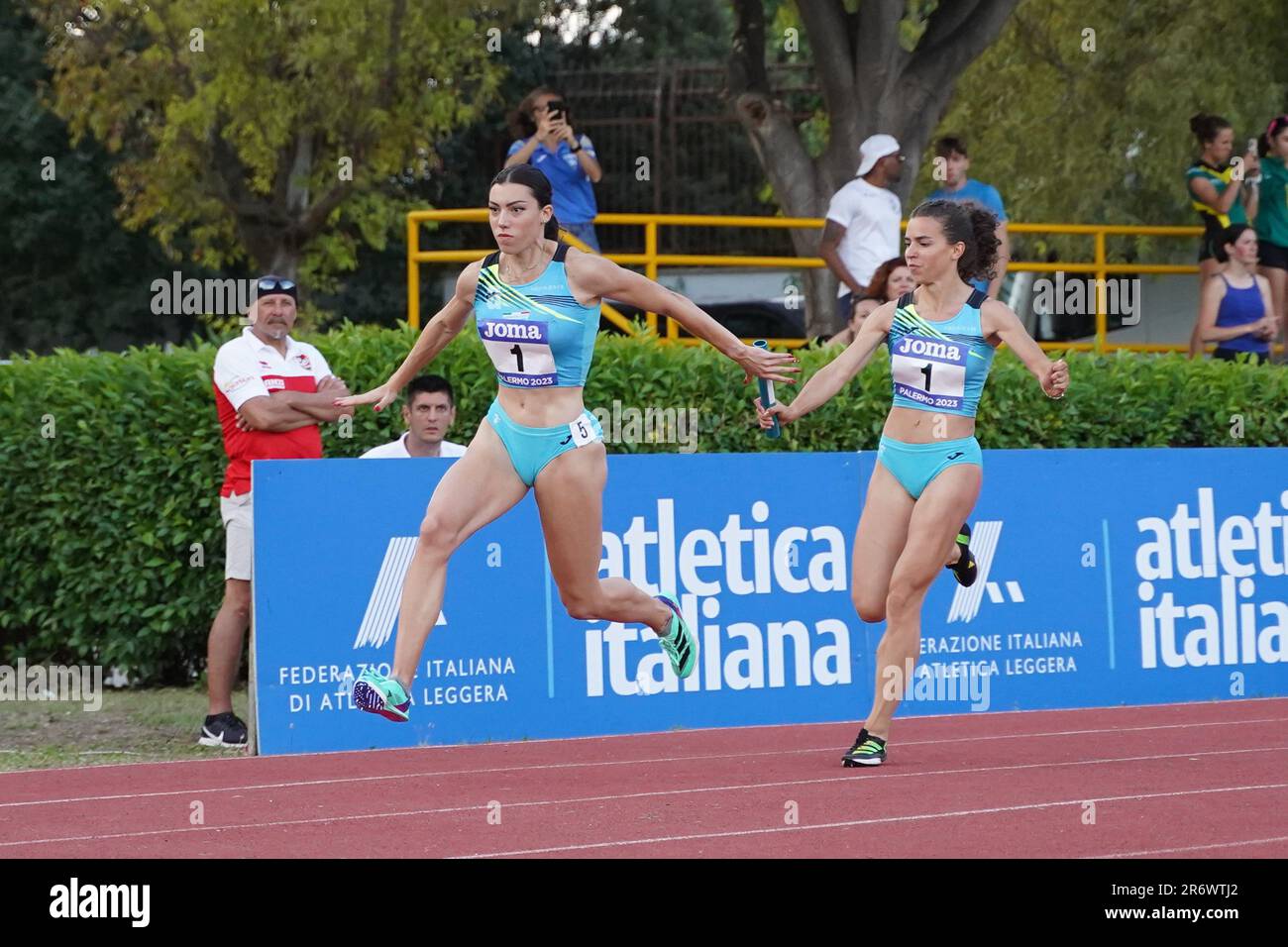 4x100 relay women hi-res stock photography and images - Alamy