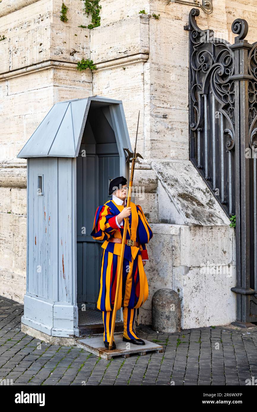 The Pontifical Swiss Guard on duty at the Vatican, Vatican City Stock ...