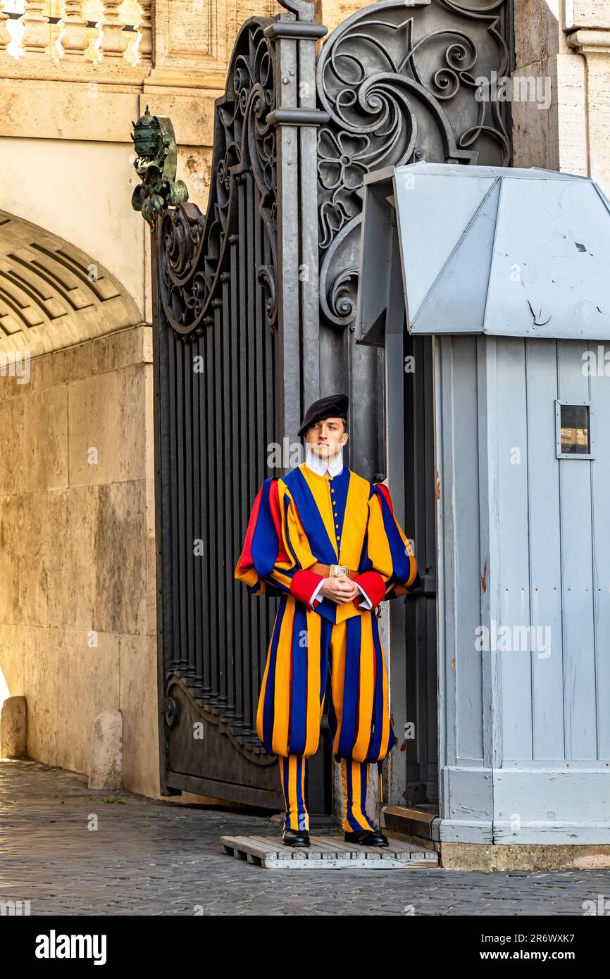 The Pontifical Swiss Guard on duty at the Vatican, Vatican City Stock ...