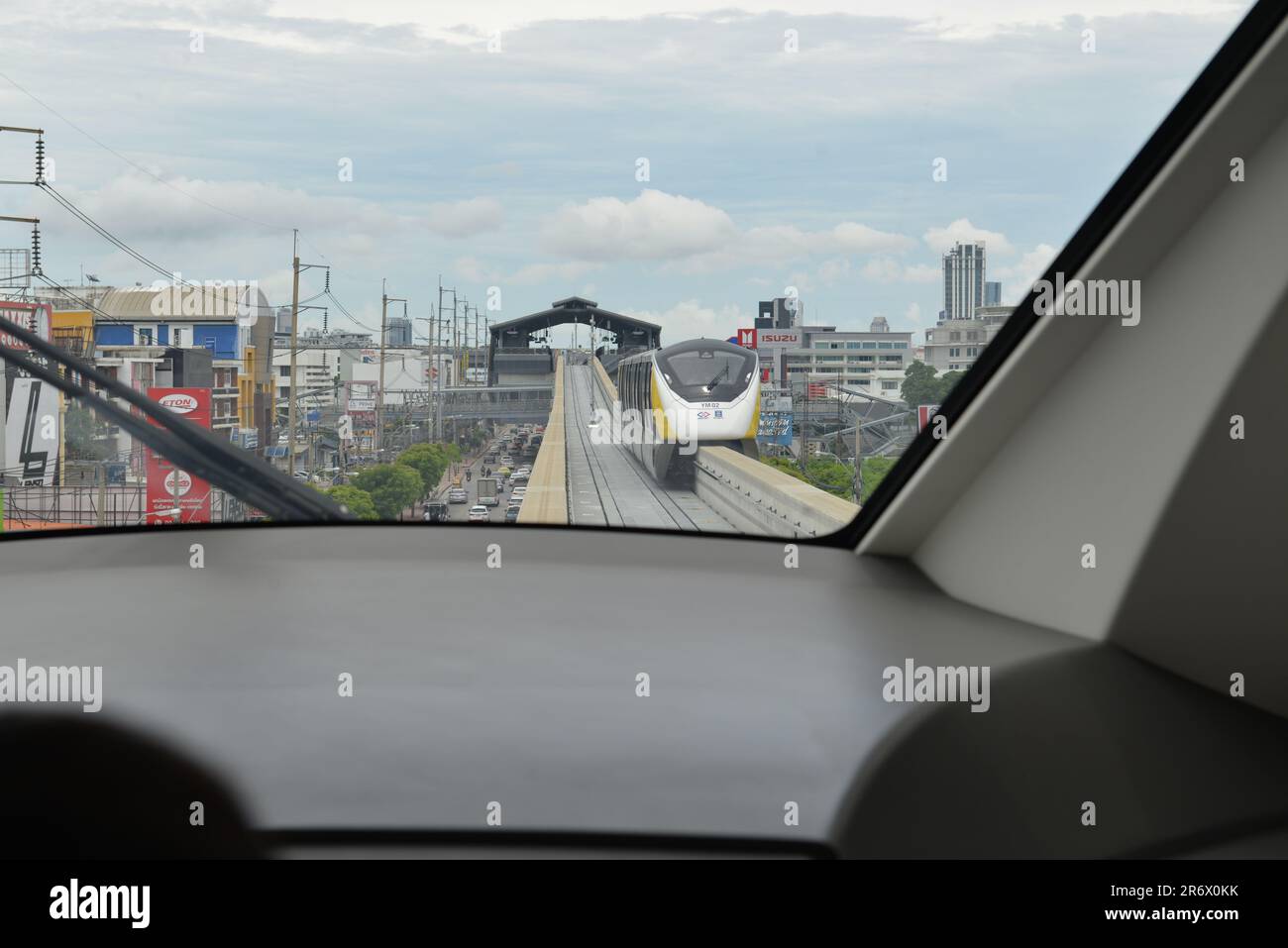 Straddle monorail hi-res stock photography and images - Alamy