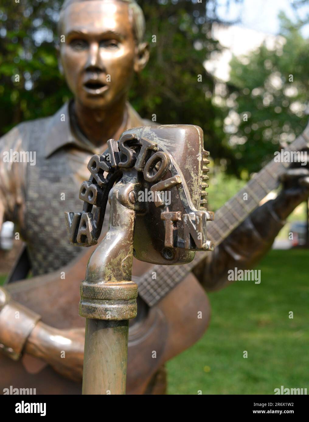 Bronze statues depicting musicians in a park near the landmark ...