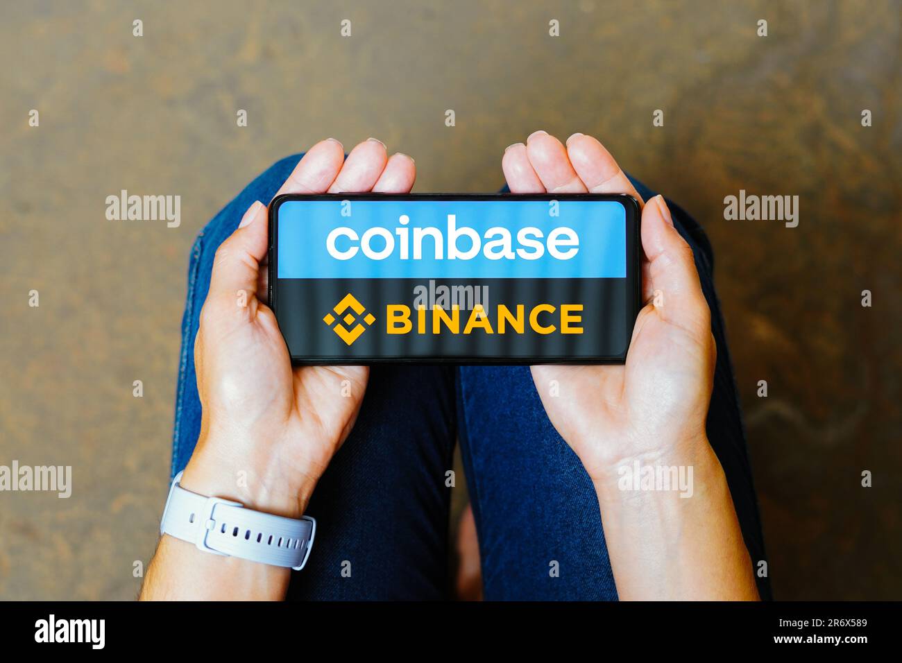 Coinbase binance hi-res stock photography and images - Alamy