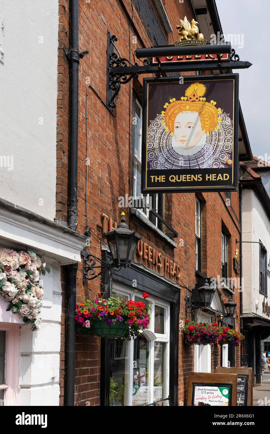 The Queen's Head - a traditional red brick pub on the Borough in ...
