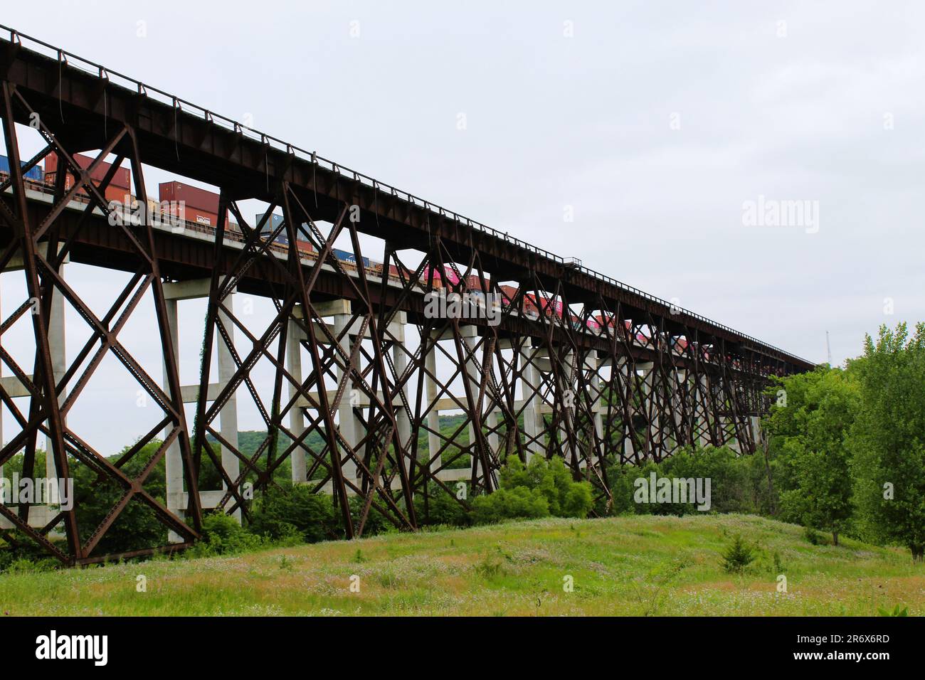 Two bridges spanning river hi-res stock photography and images - Alamy