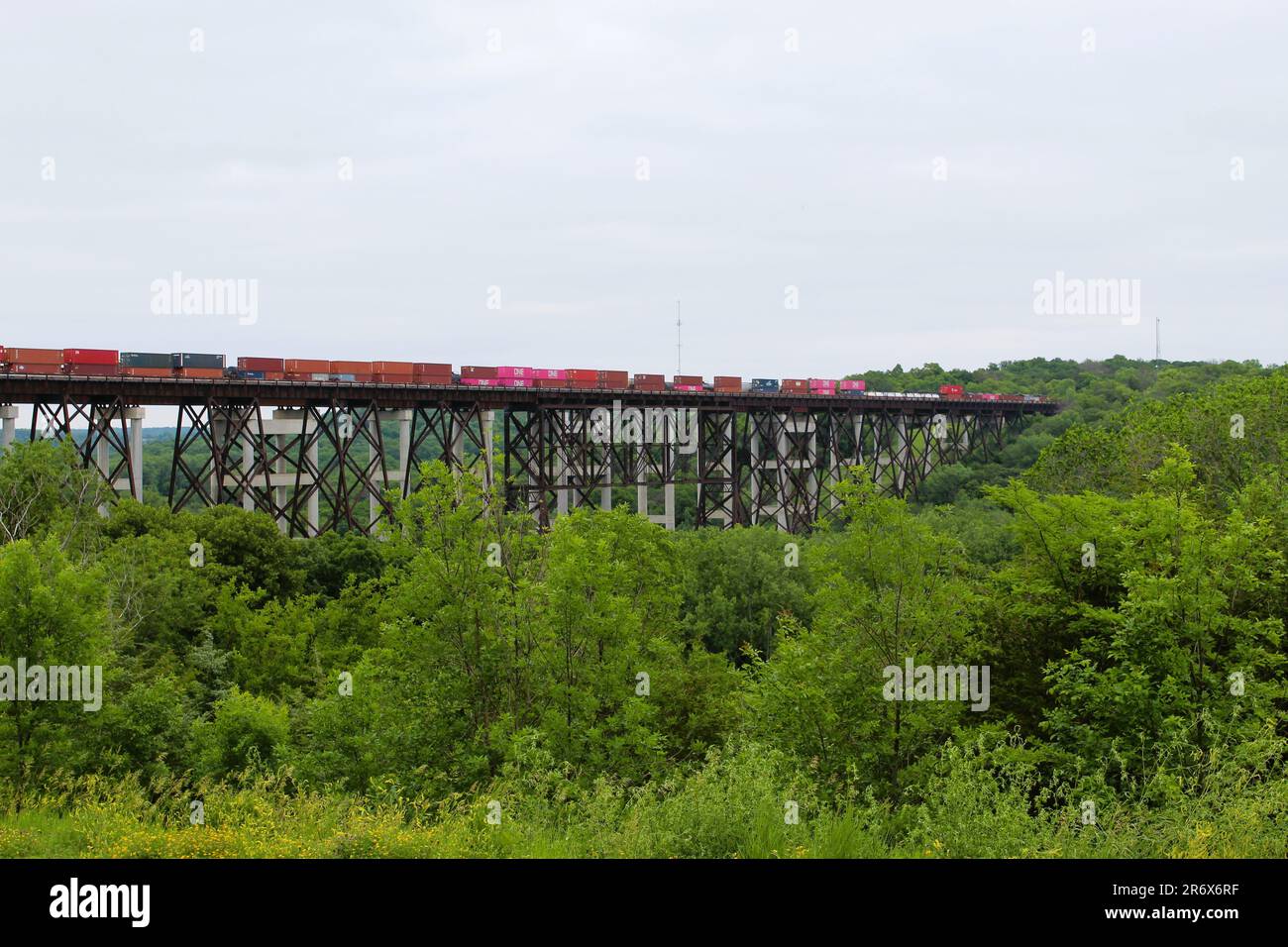 Two bridges spanning river hi-res stock photography and images - Alamy