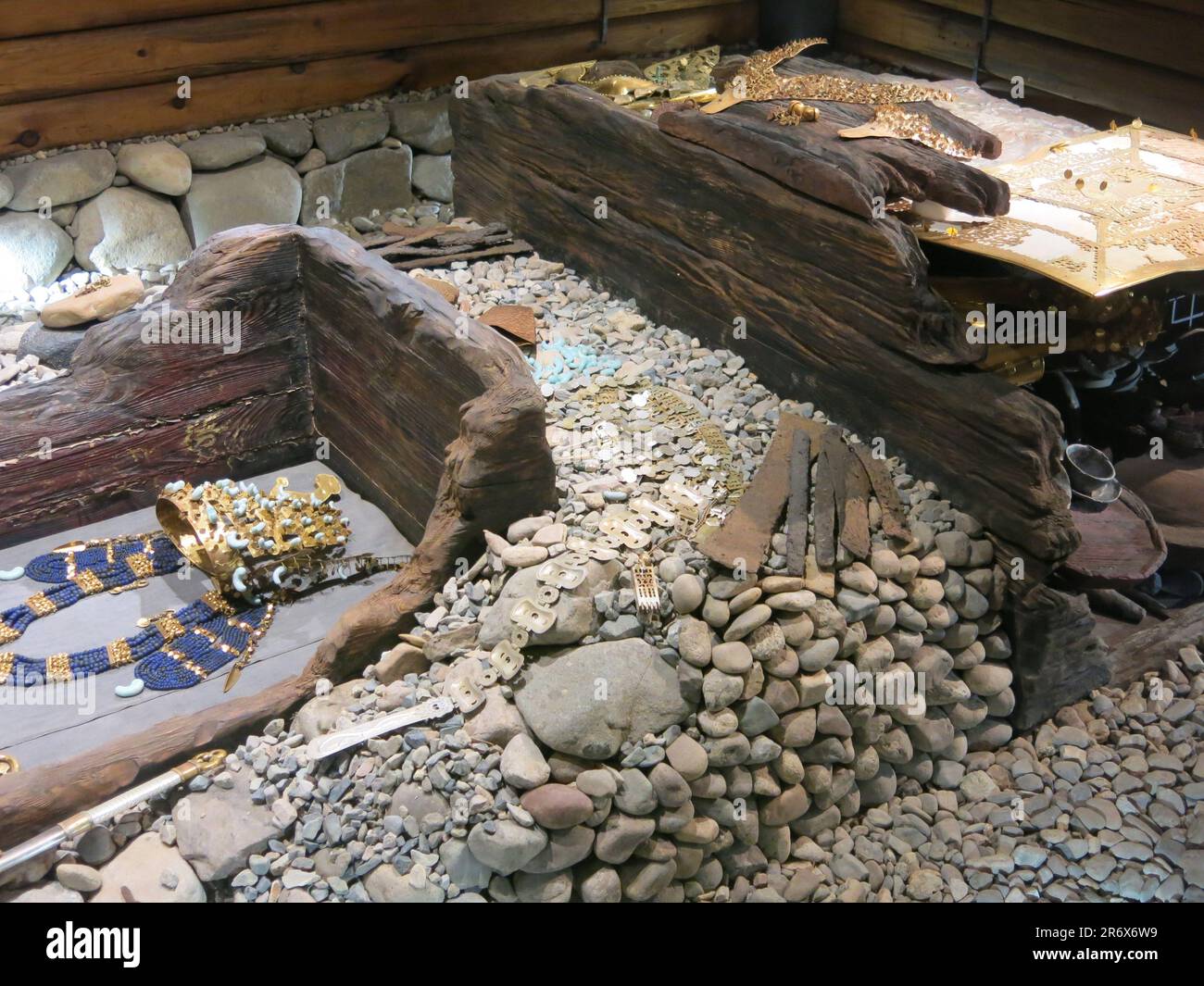 Inside the heavenly Horse Tomb (Cheonmachong) at the Daereungwon Tomb ...