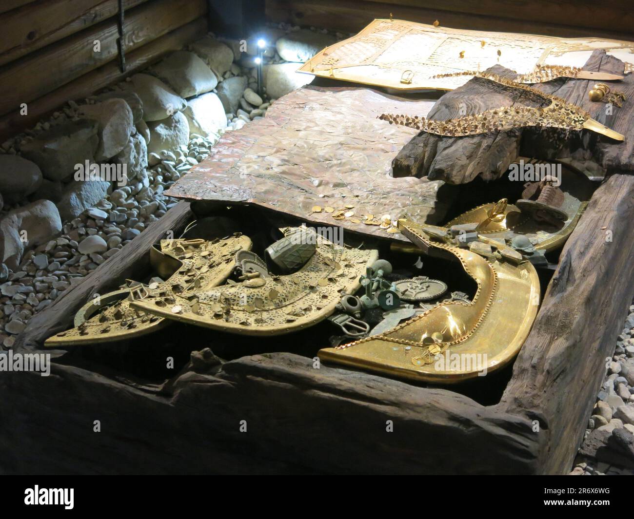 Inside the heavenly Horse Tomb (Cheonmachong) at the Daereungwon Tomb ...