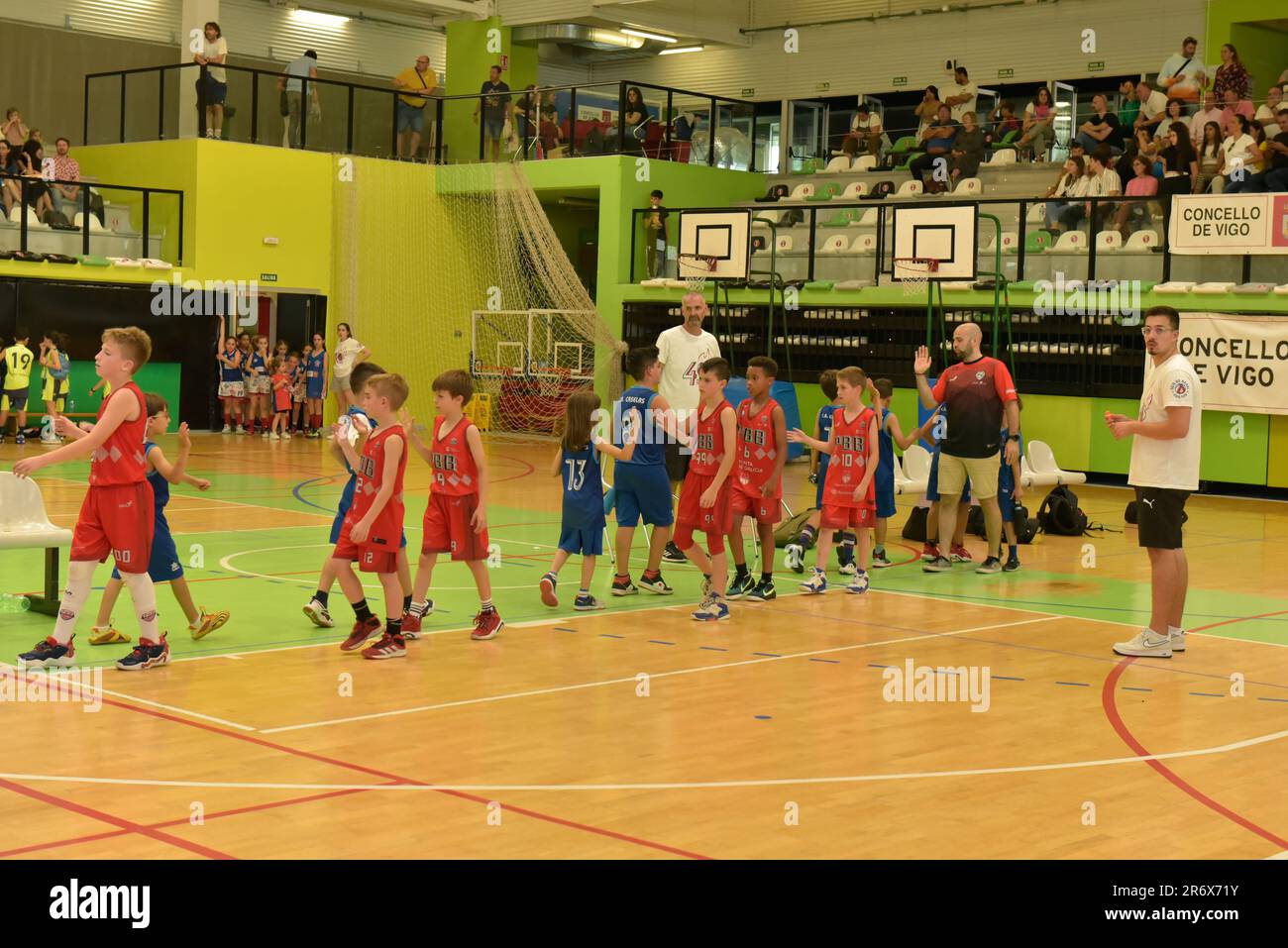 Women players basketball uniform hi-res stock photography and images ...