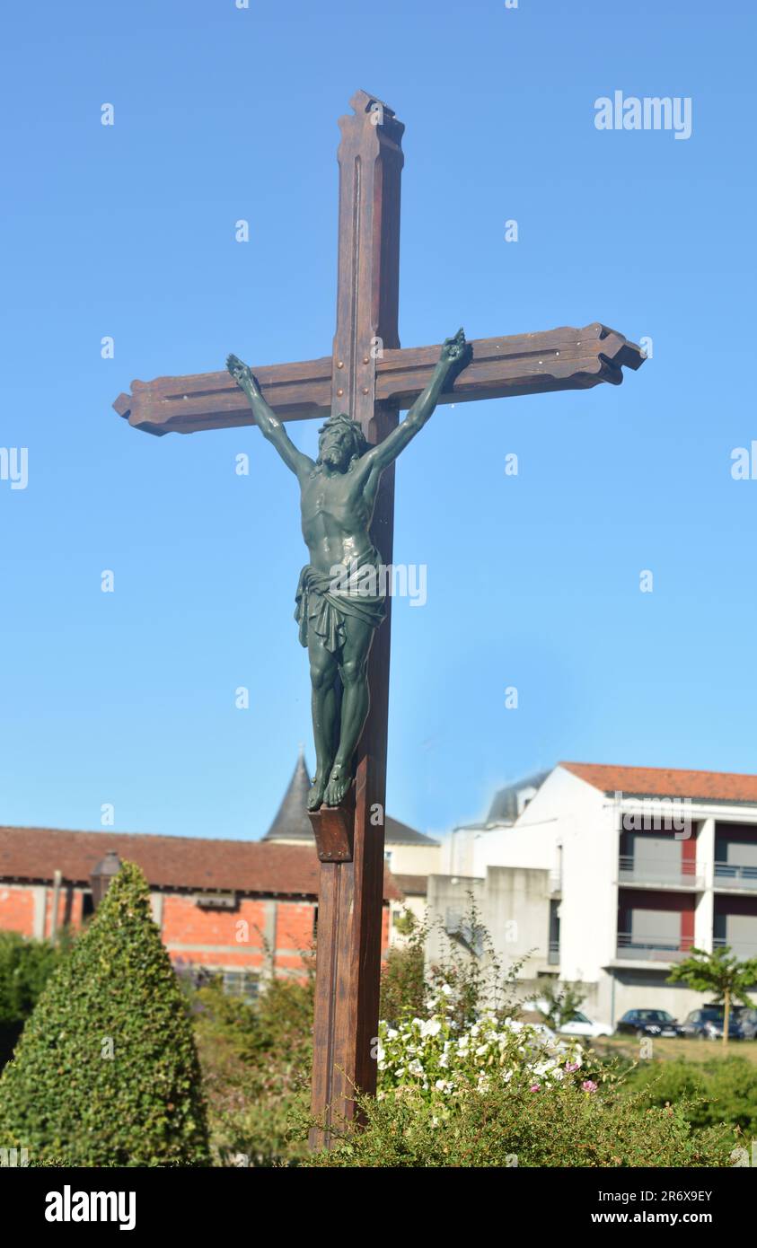 A clay carved statue of the Crucifixion of Jesus Stock Photo - Alamy