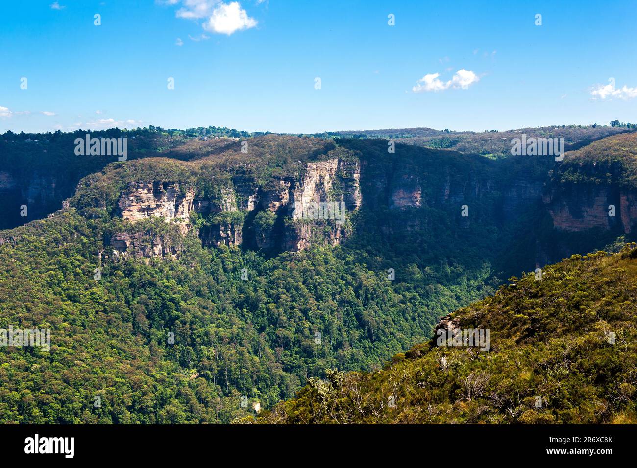 Stunning Views over Jamison Valley from Lincoln’s Rock lookout, Blue ...