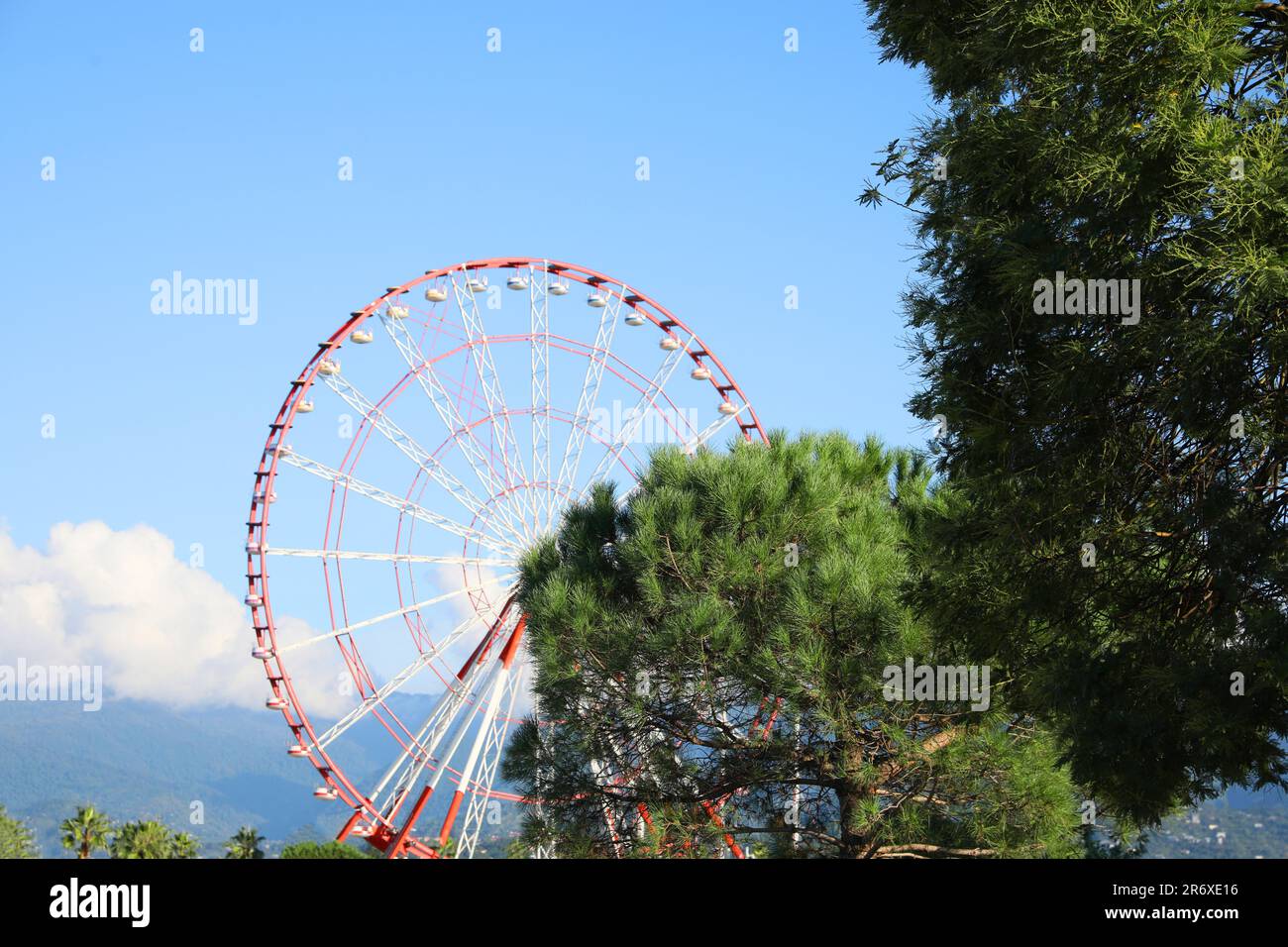 Ferris wheel near amusement park hi-res stock photography and images ...