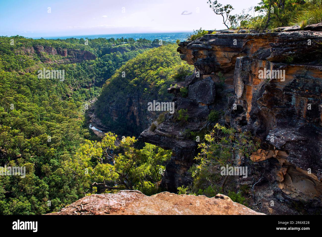 Sublime Point lookout offers sensational views of the Jamison Valley ...