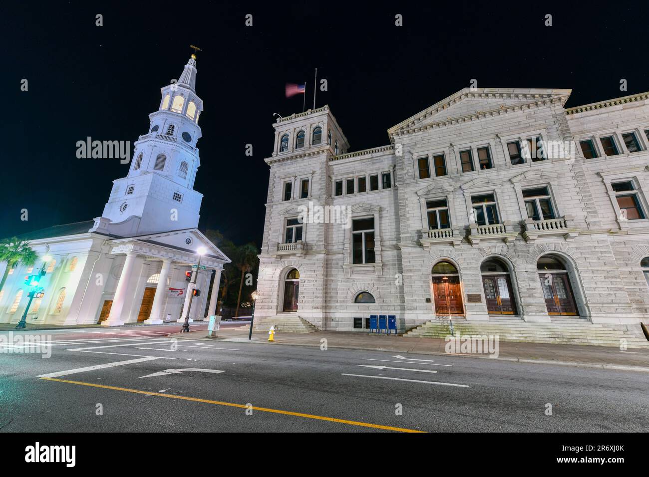 Massive column portico hi-res stock photography and images - Alamy