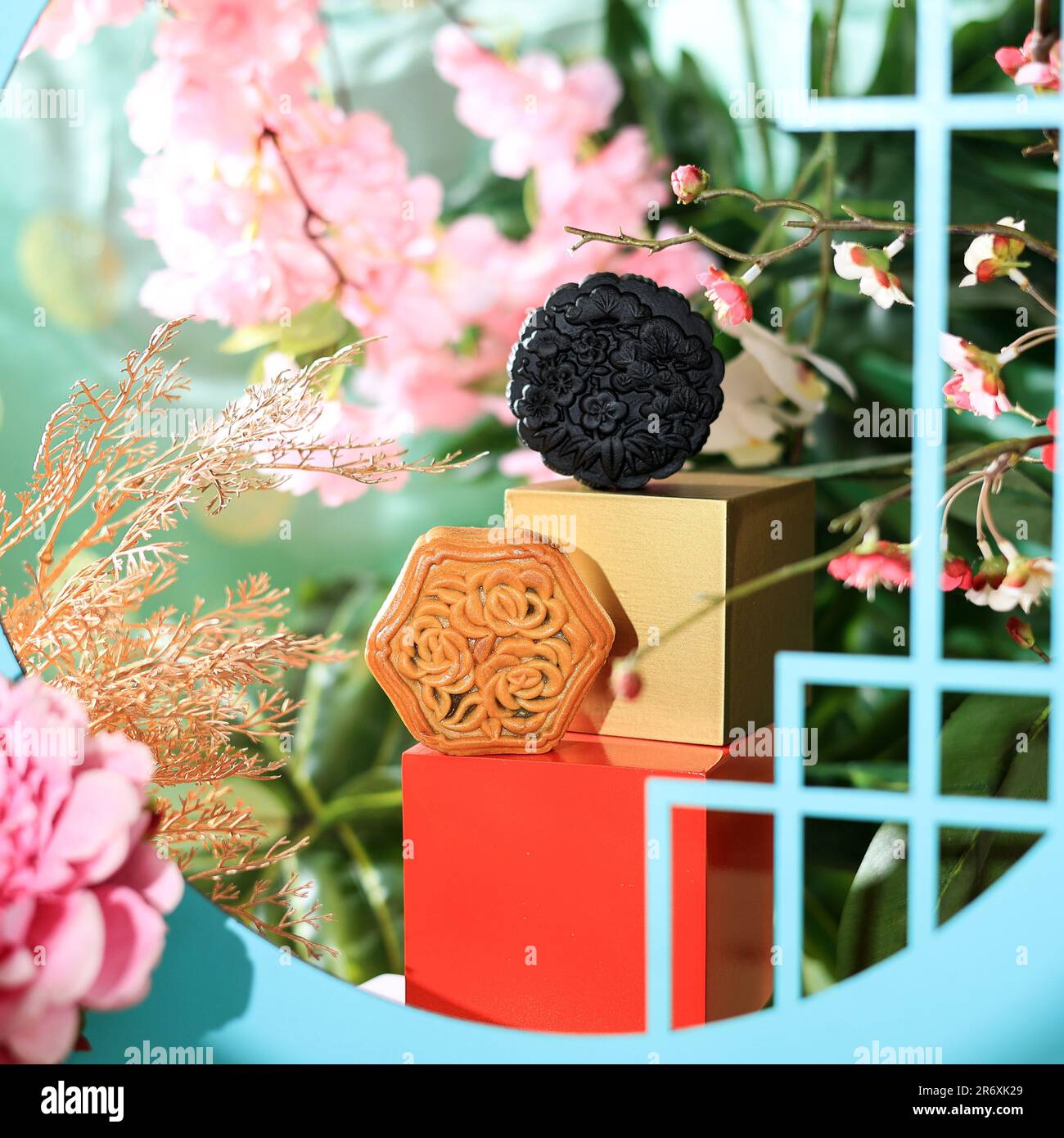 Mooncake Chinese Mid Autumn Festival Snack with various Filling Paste ...