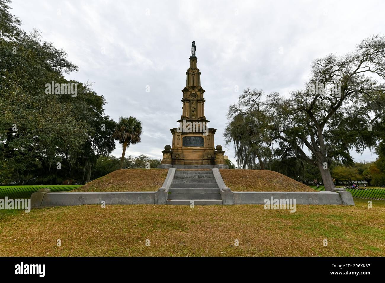Civil War Confederate Statue Monument located in Forsyth Park in ...