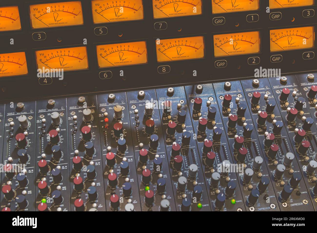 A Rupert Neve Designs 5088 audio mixing console Stock Photo - Alamy