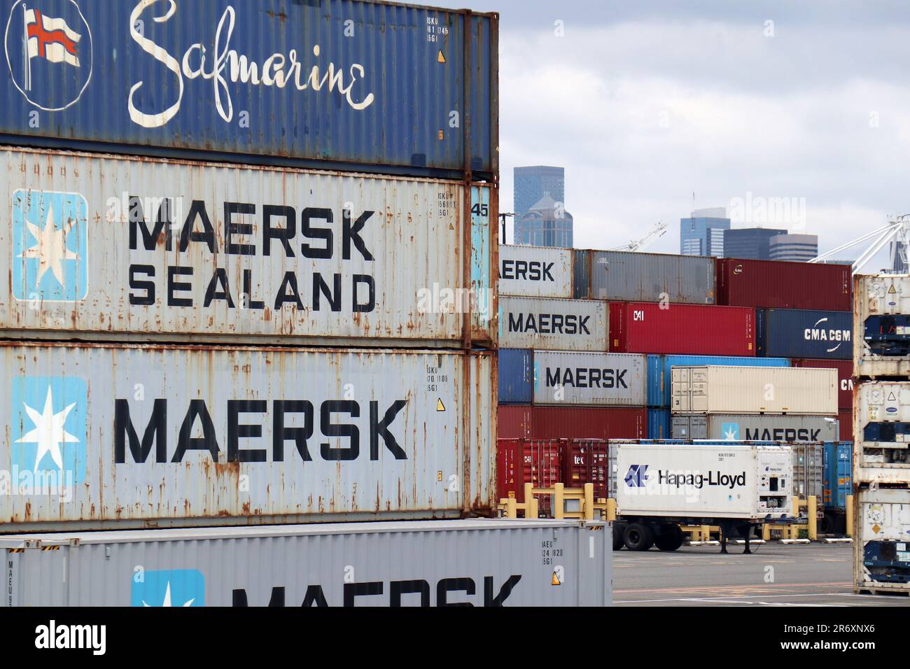 Cargo operations hi-res stock photography and images - Alamy