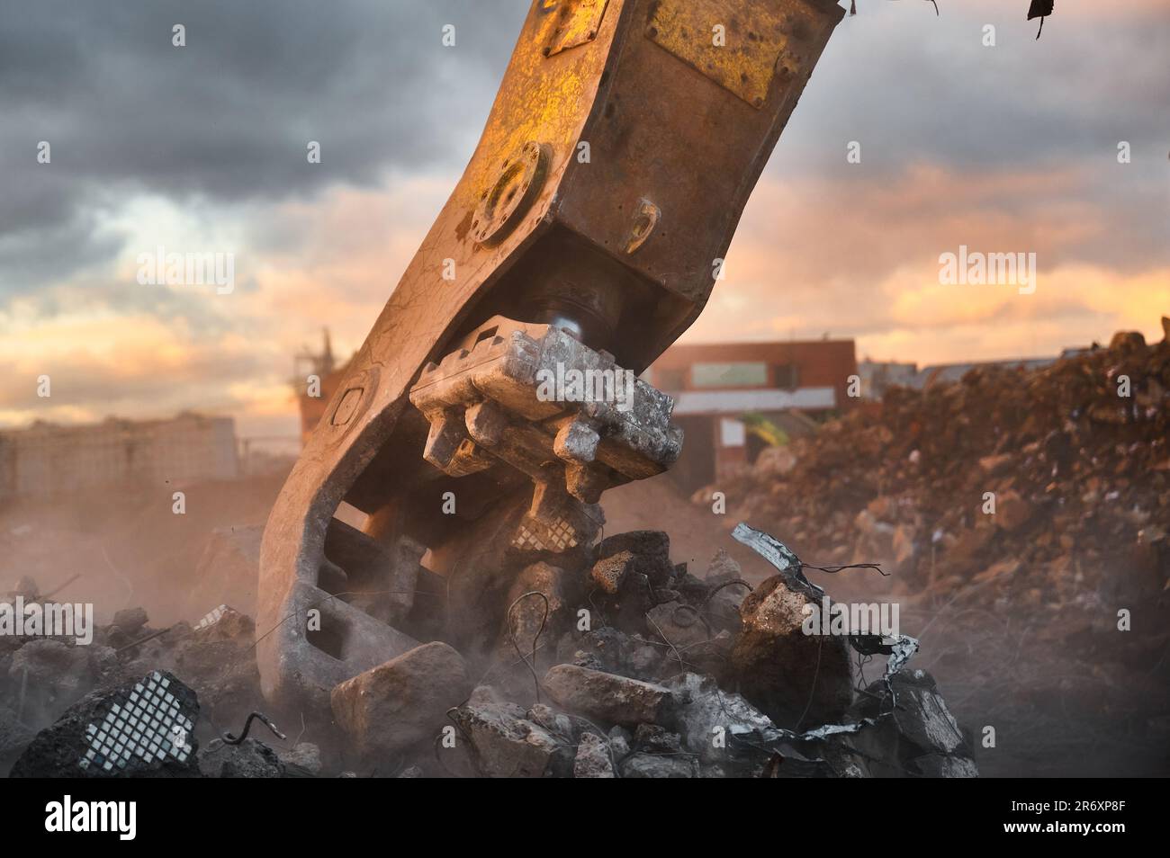 Metal crusher on excavator rigging destroys armored concrete Stock ...