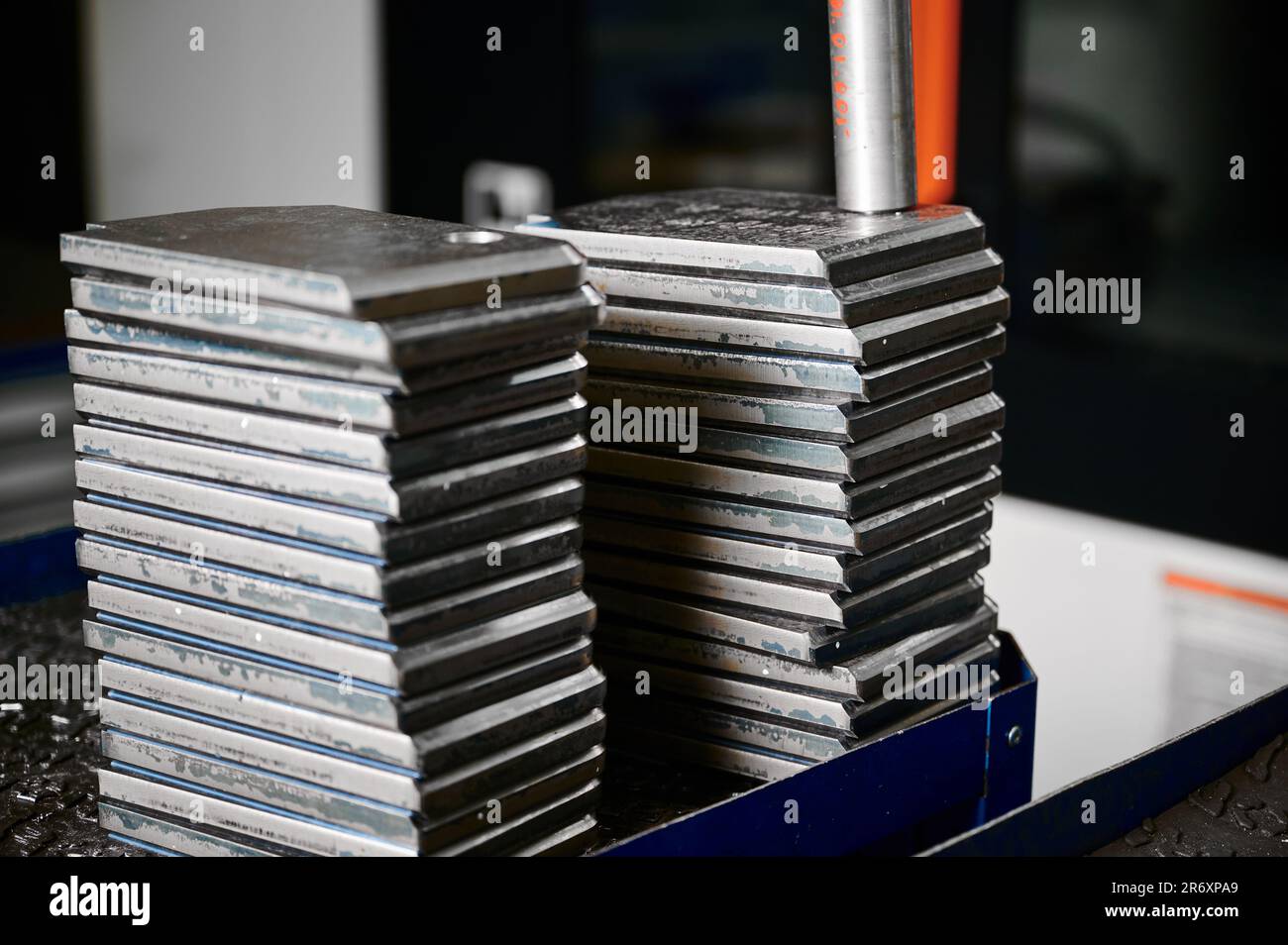 Pile of silver plates hi-res stock photography and images - Alamy