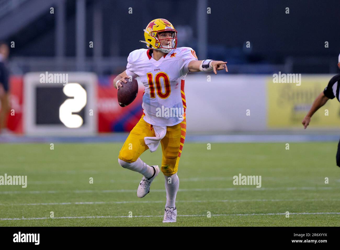 CANTON, OH - JUNE 11: Philadelphia Stars quarterback Case Cookus (10 ...