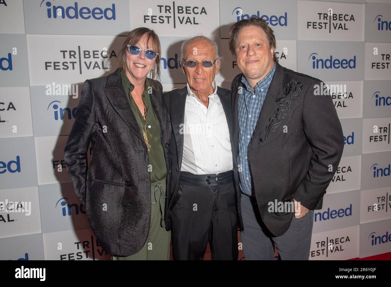 NEW YORK, NEW YORK - JUNE 11: Jane Rosenthal, Ron Delsener and Peter ...