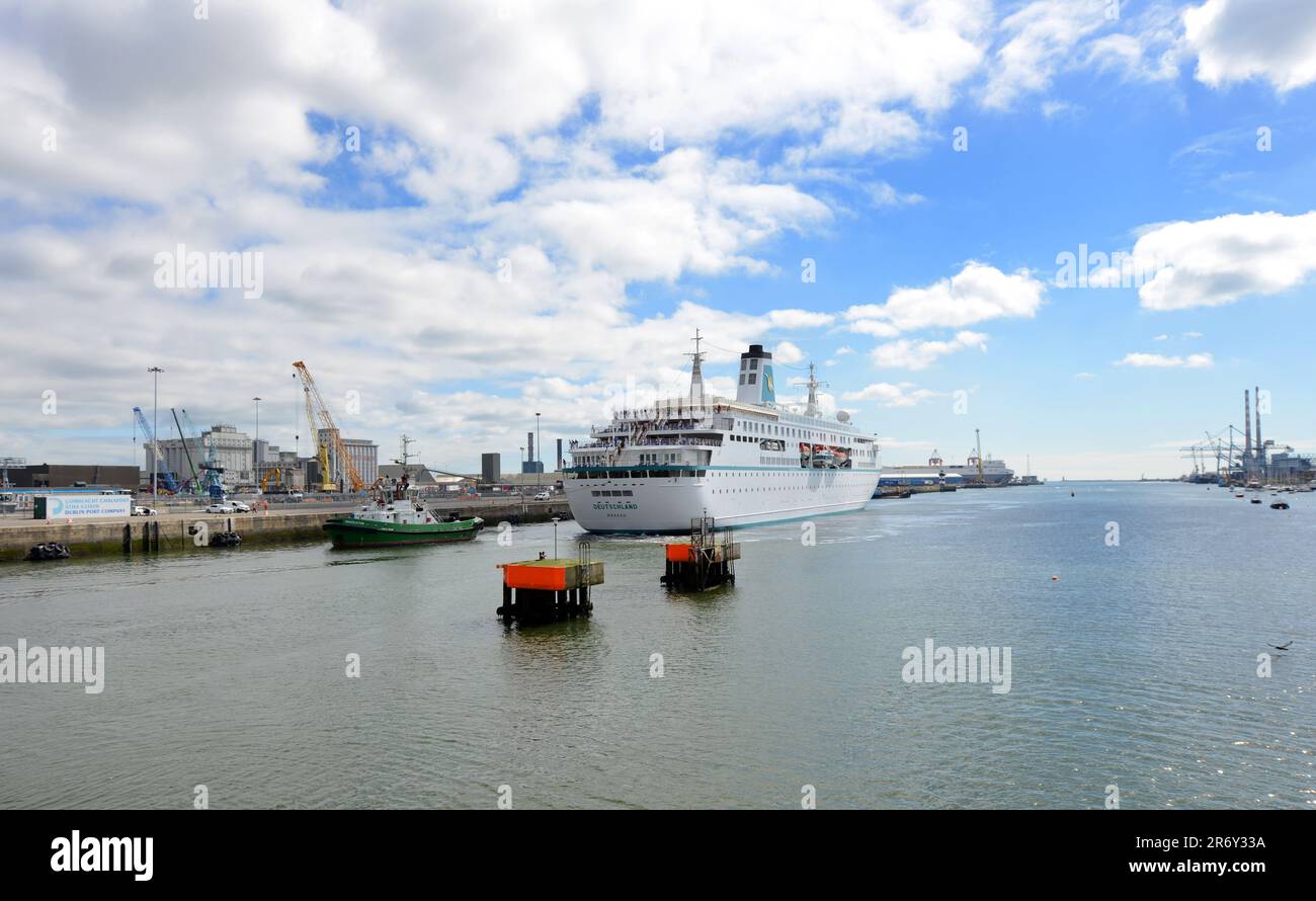 Dublin seaport hi-res stock photography and images - Alamy