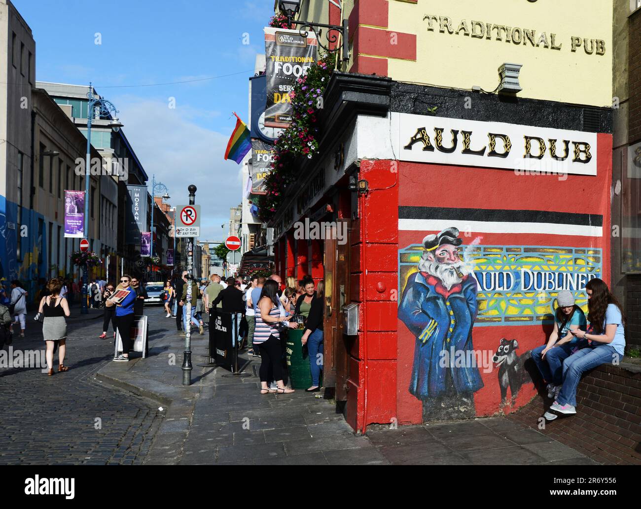 The Auld Dubliner pub in Temple Bar, Dublin, Ireland Stock Photo - Alamy