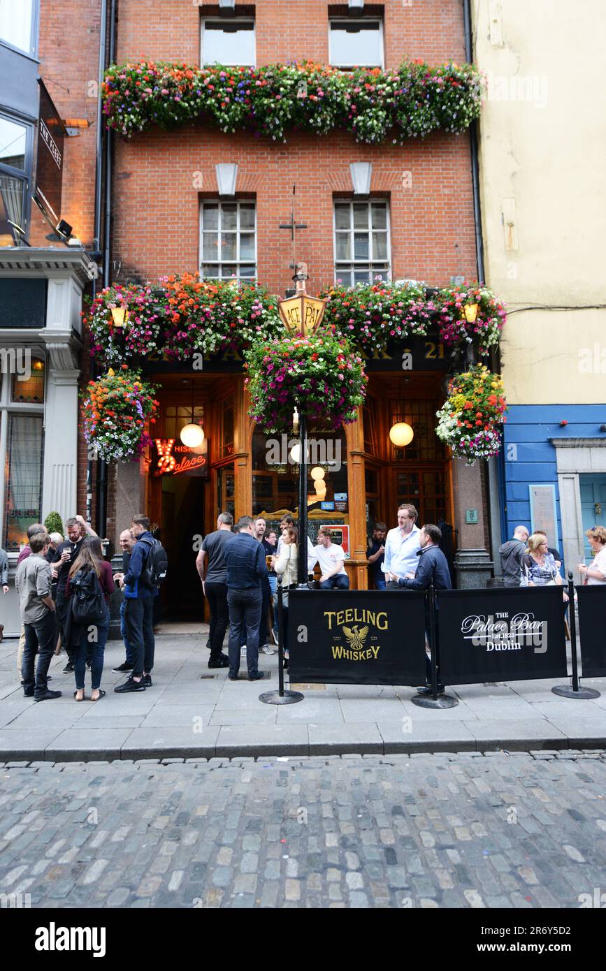 The Palace Bar on Fleet street , Temple Bar, Dublin, Ireland Stock ...