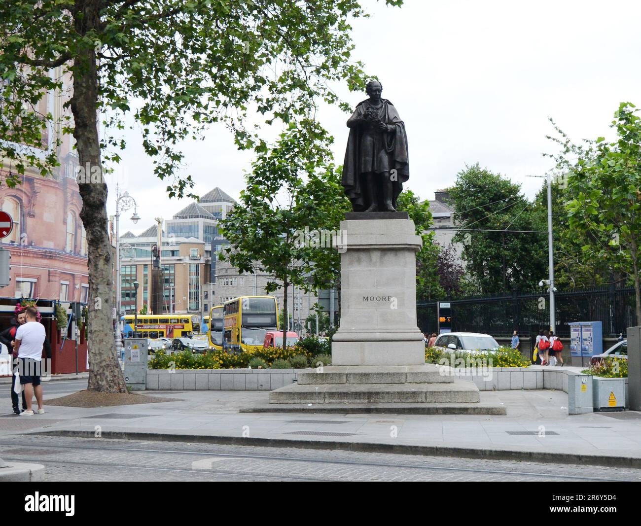 Thomas Moore ( Irish poet and composer ) memorial statue in Dublin ...