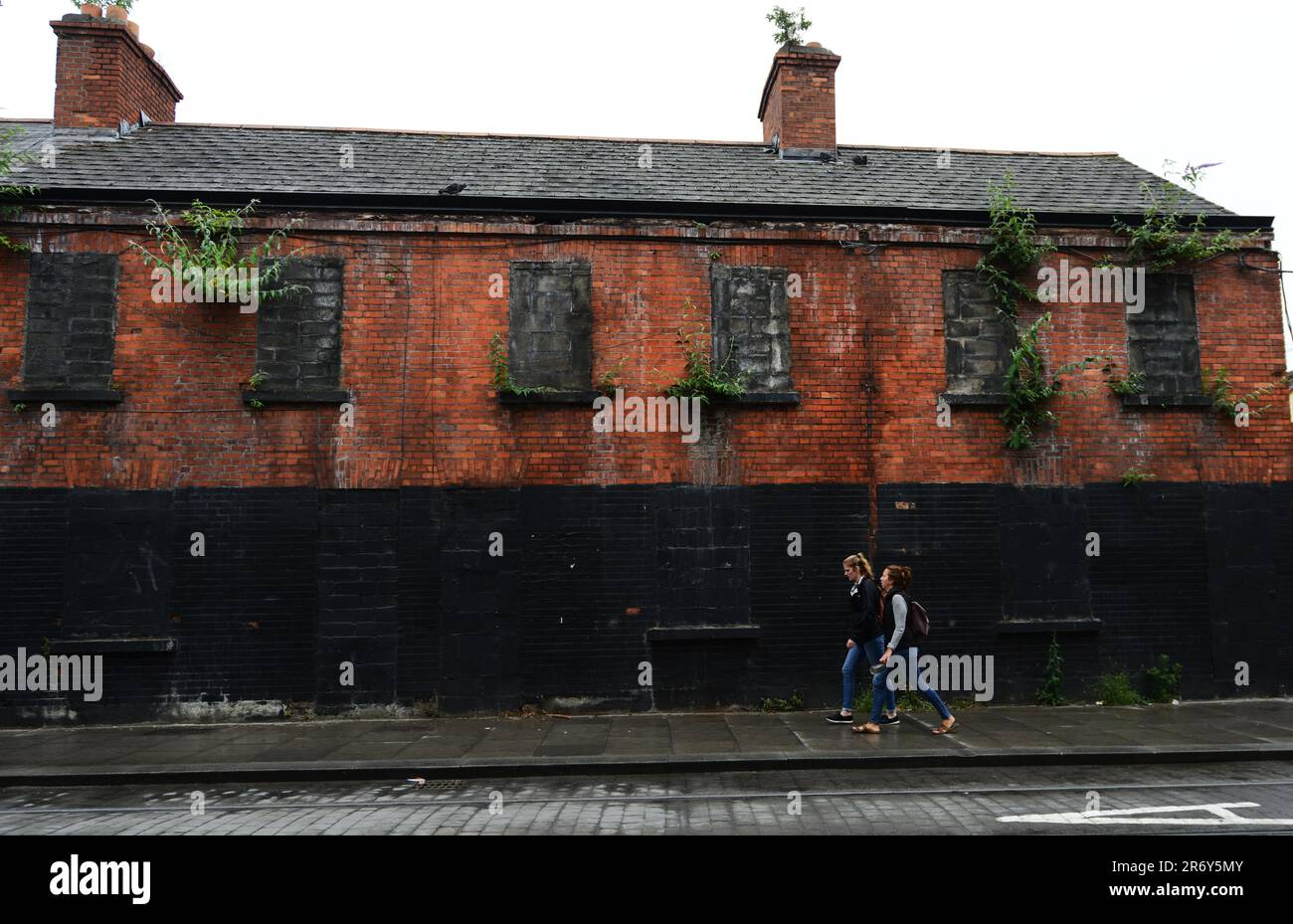 Red brick factory hi-res stock photography and images - Alamy