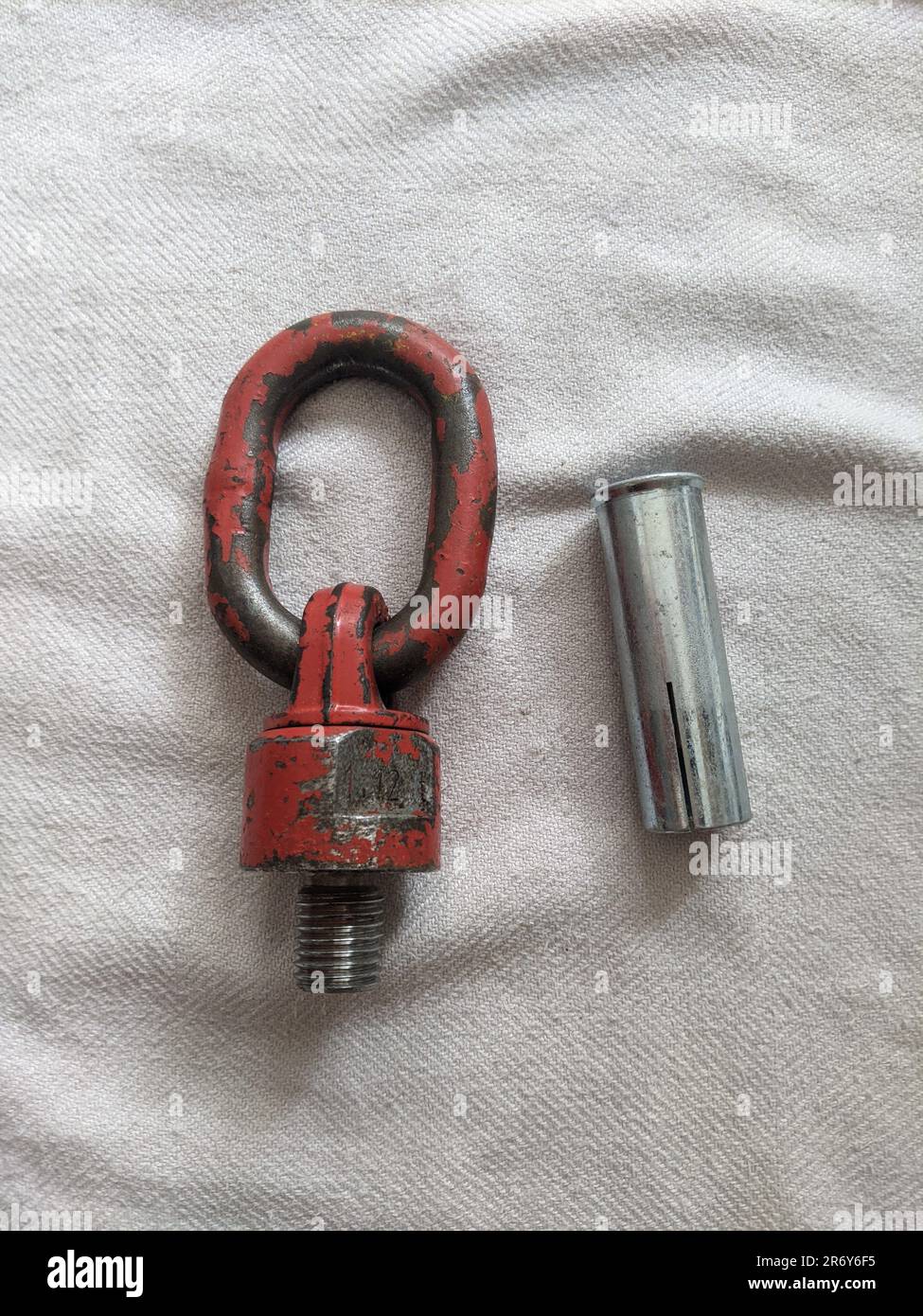 swivel lifting hoist ring for industrial usage, to hang or transport ...