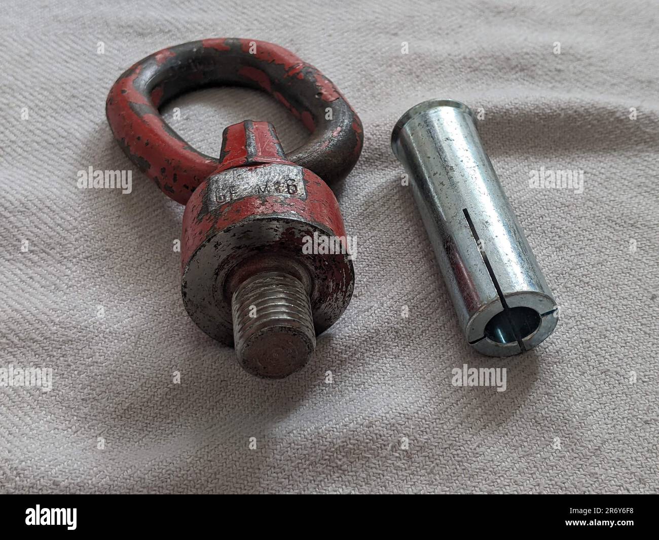 swivel lifting hoist ring for industrial usage, to hang or transport ...