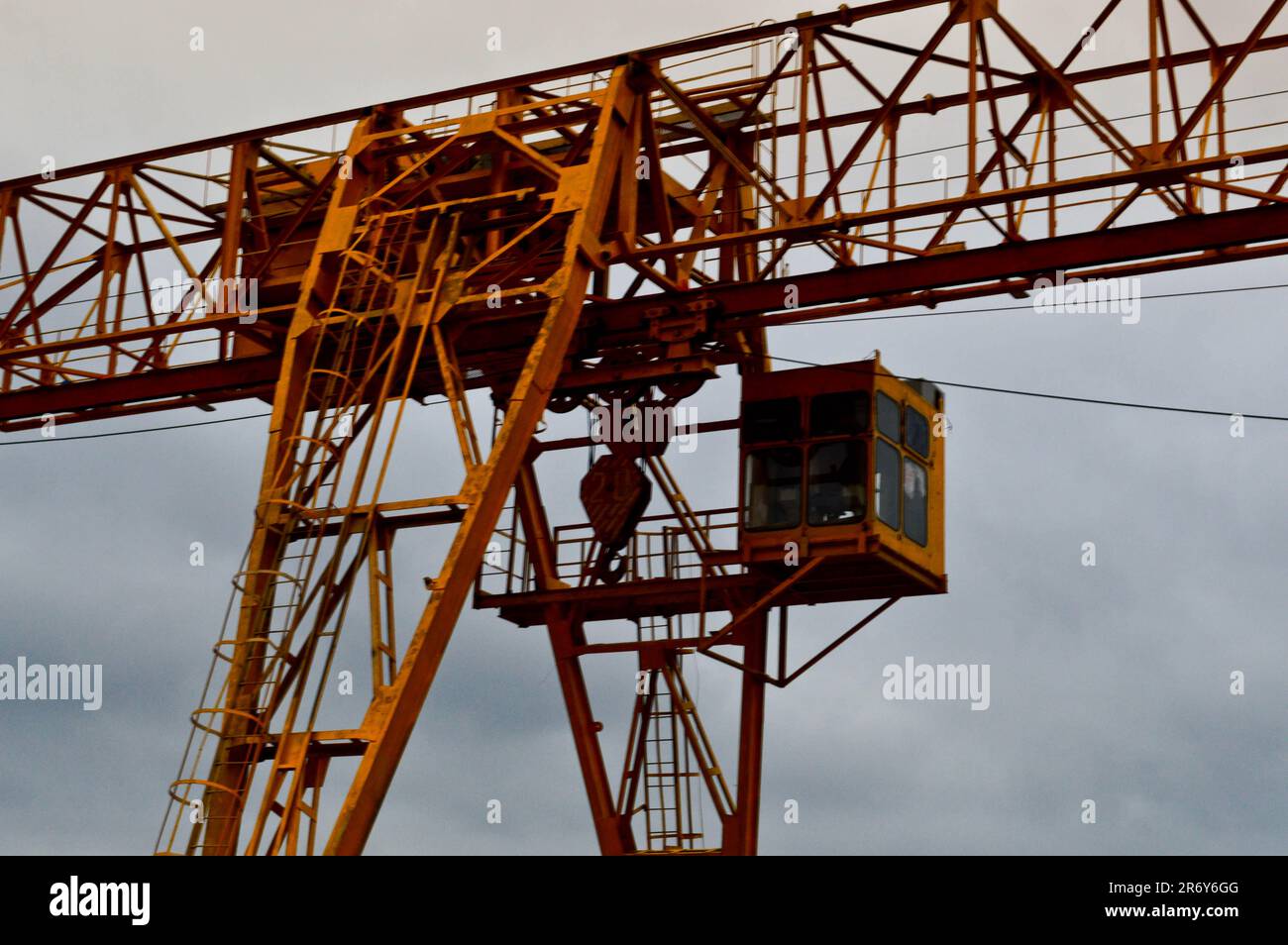 High heavy yellow metal iron load-bearing construction stationary ...