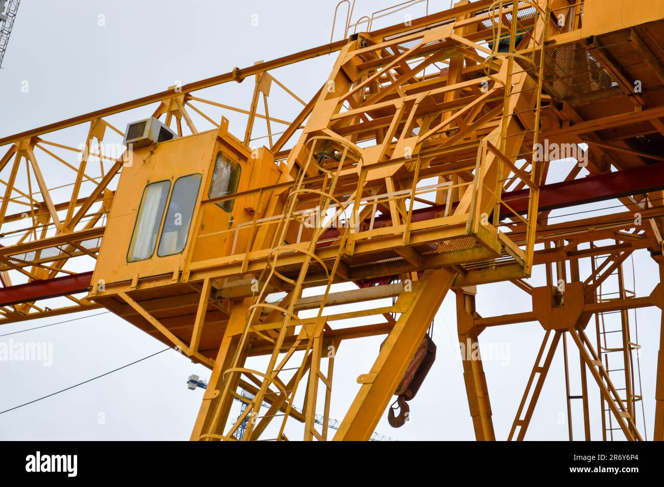 High heavy yellow metal iron load-bearing construction stationary ...