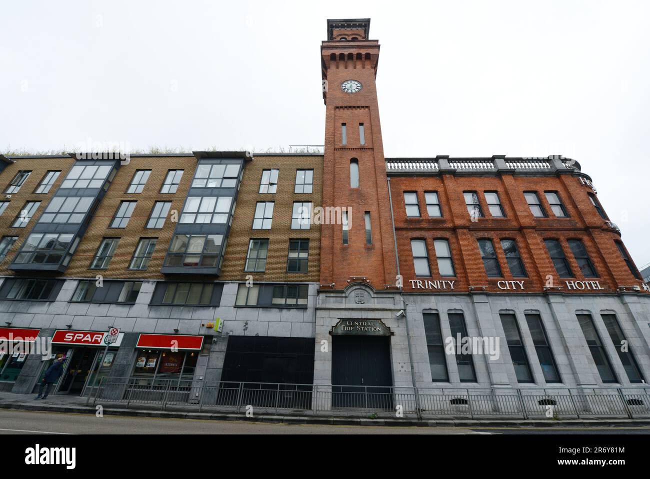 The Trinity city hotel on Pearse Street, Dublin, Ireland Stock Photo ...