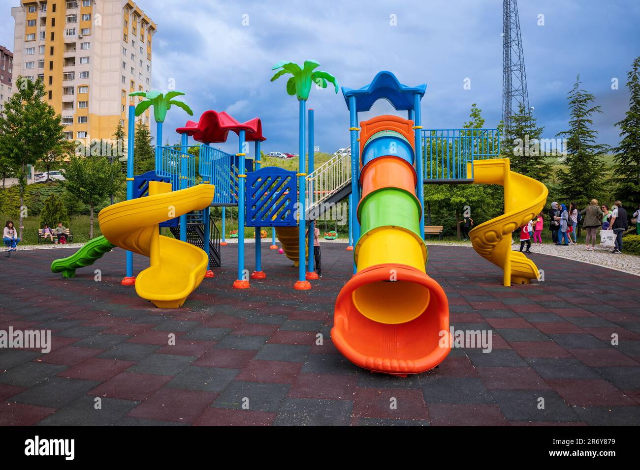 Playground slides kids hi-res stock photography and images - Alamy