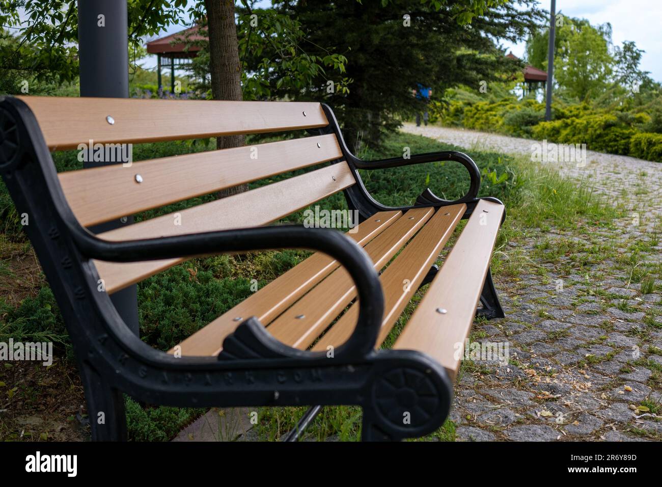 Bench in public space hi-res stock photography and images - Alamy