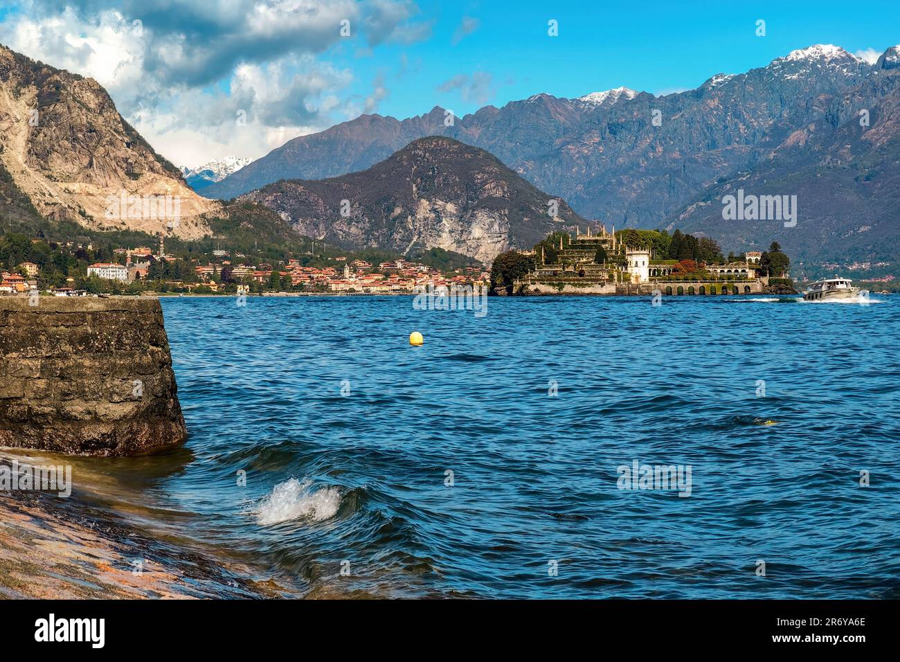 Lake maggiore italy mountains hi-res stock photography and images - Alamy