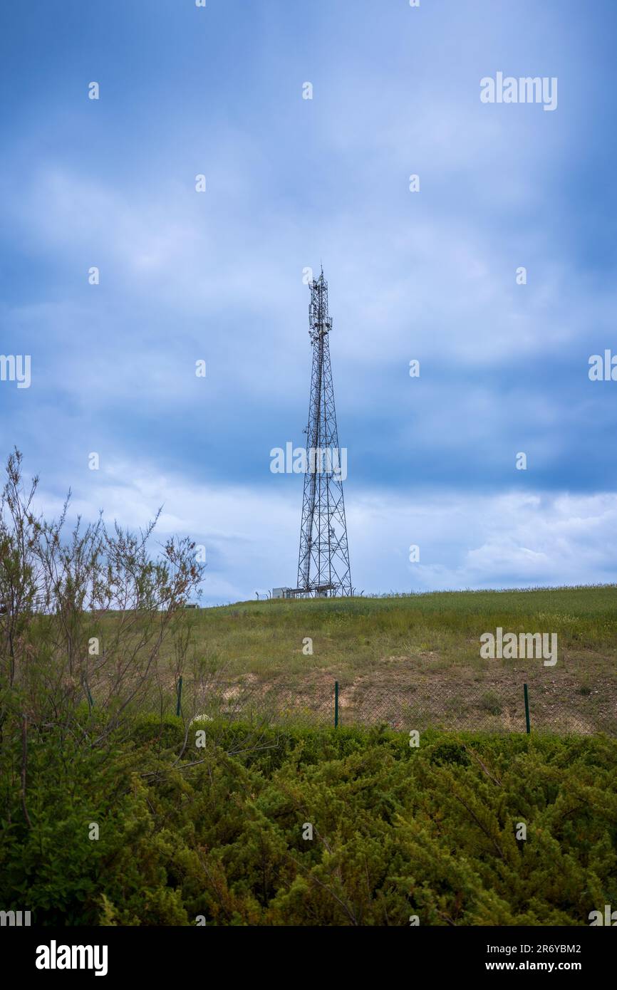 Cell tower antenna installation hi-res stock photography and images - Alamy