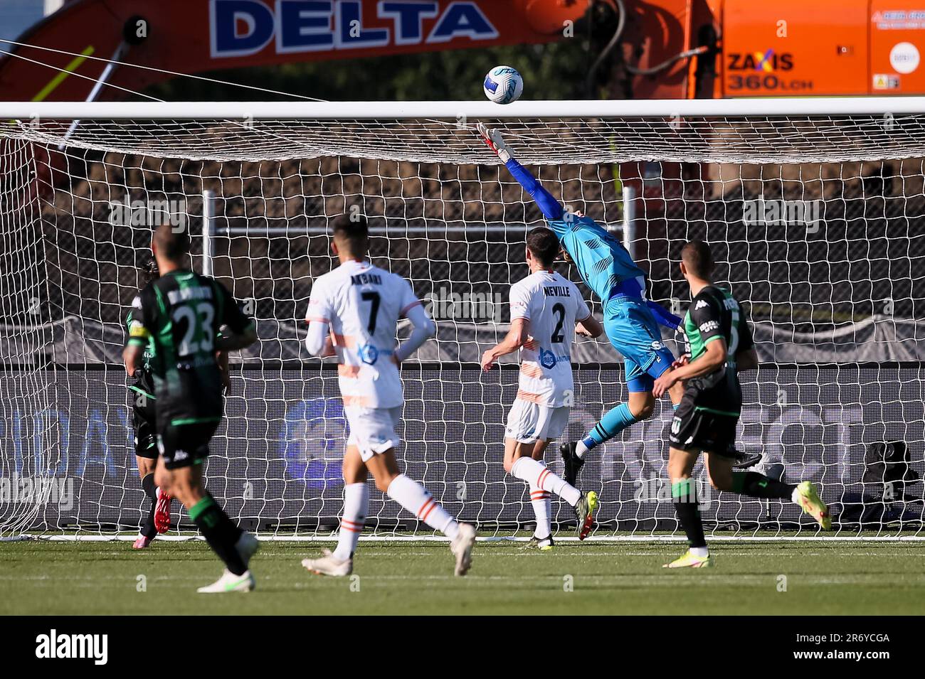 MELBOURNE, AUSTRALIA - DECEMBER 11: Macklin Freke of Brisbane Roar ...