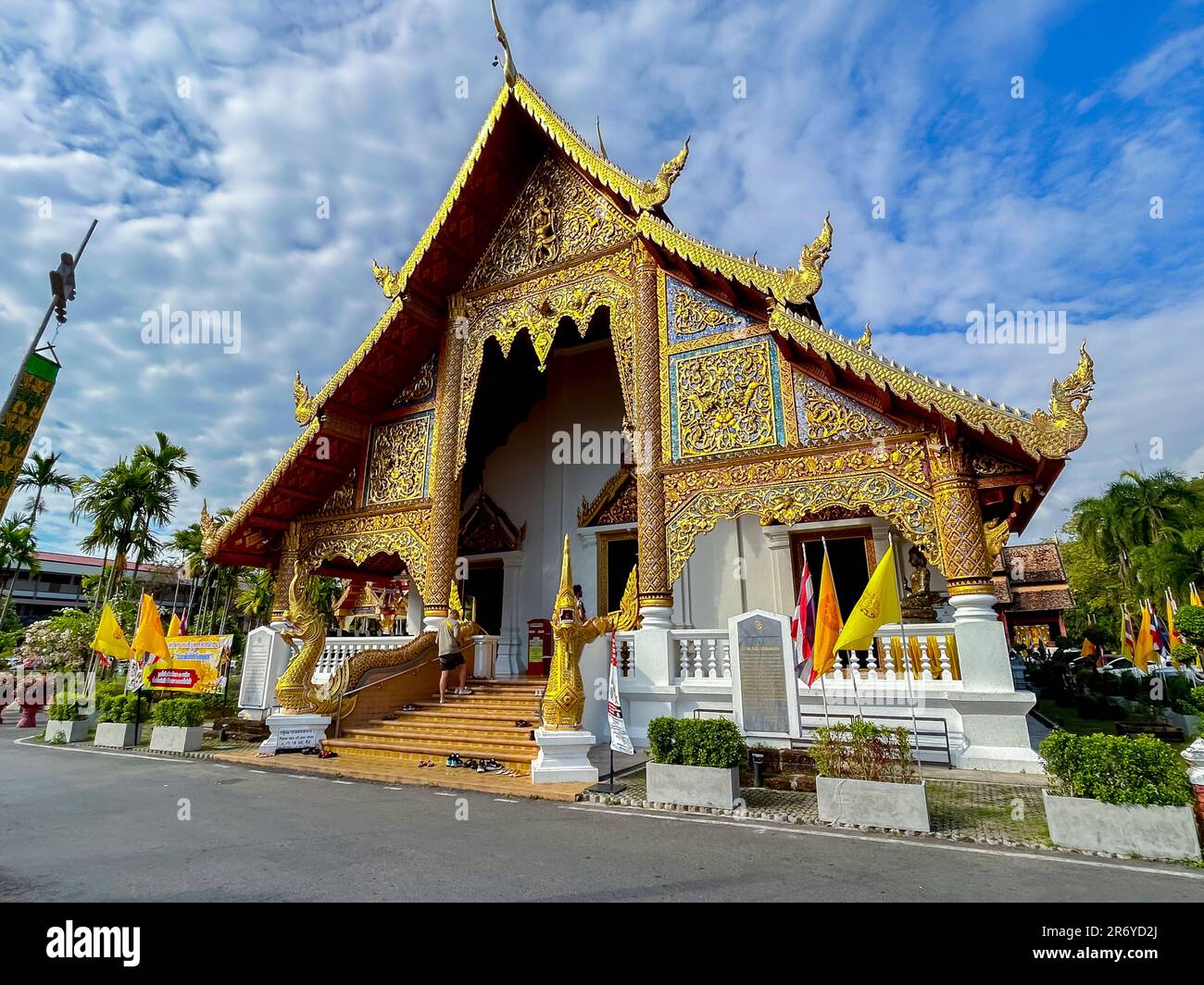 Wat phra singh woramahawihan temple hi-res stock photography and images ...