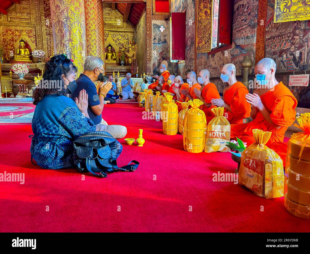 Chiang Mai, Thailand, Laege Crowd People, Worshippers, buddhist family ...