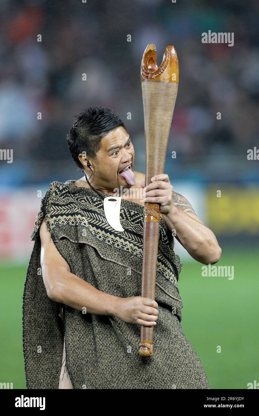 Maori warrior tongue sticking out hi-res stock photography and images ...
